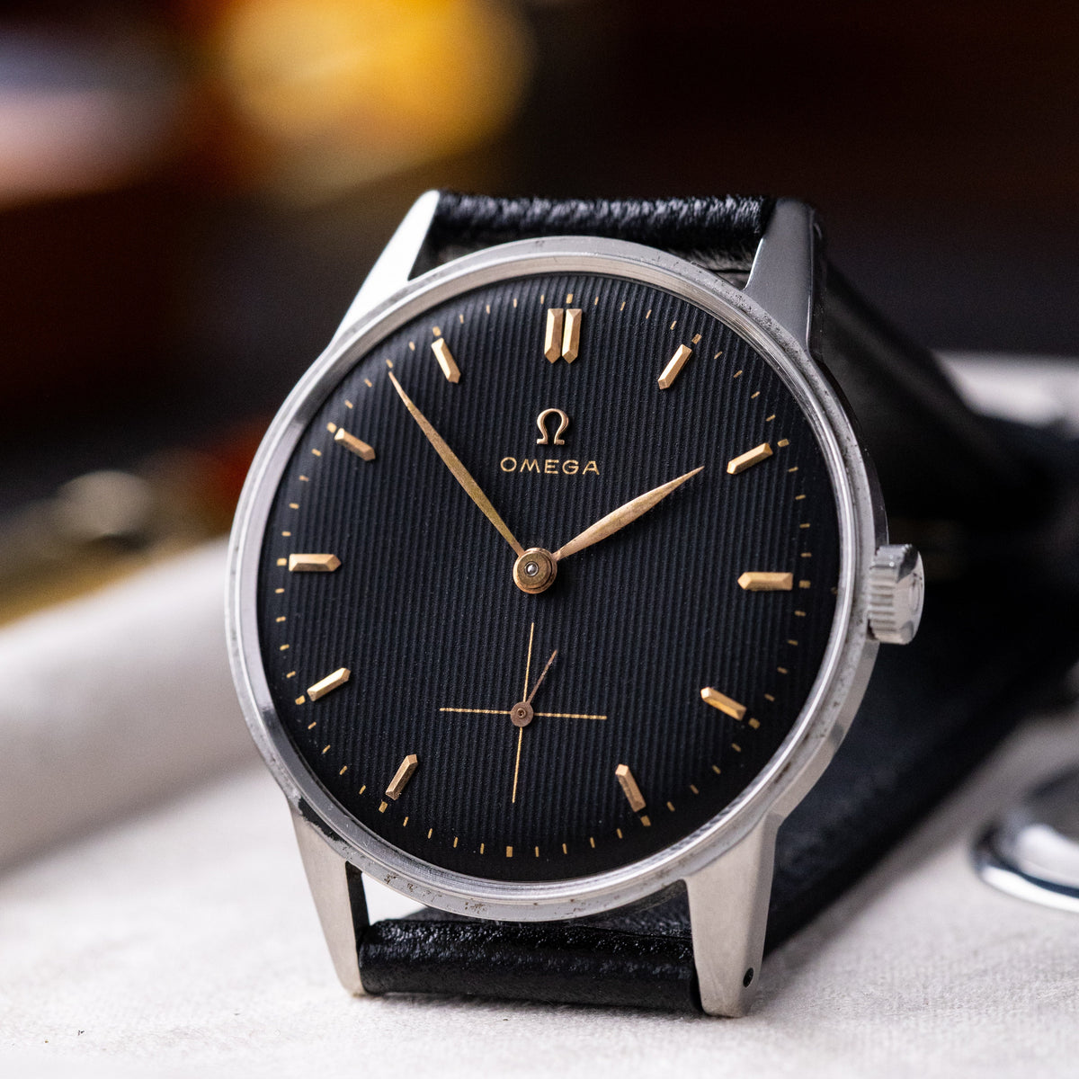 Omega Jumbo, Vintage Swiss watch, Ref. 2272-6, Black Linen Crosshair G ...